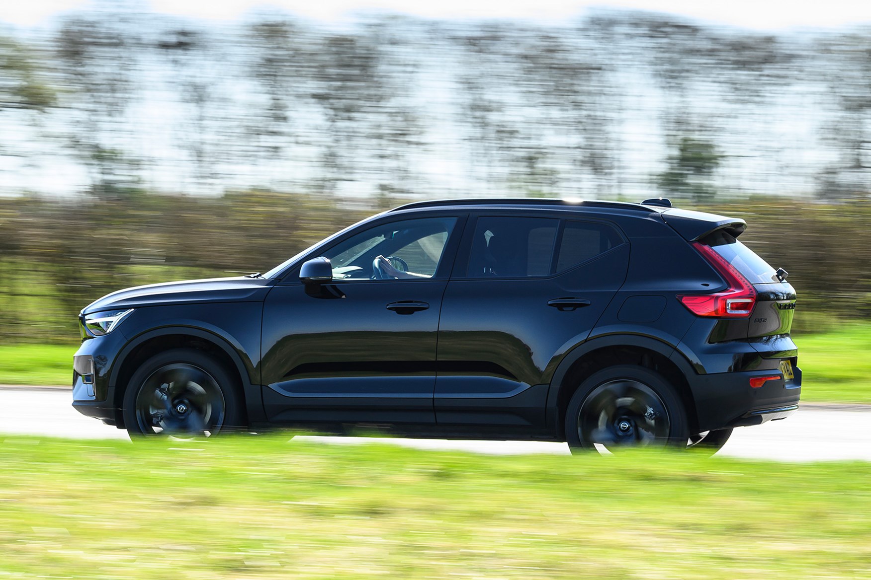 Volvo EX40 (2025) engines & performance