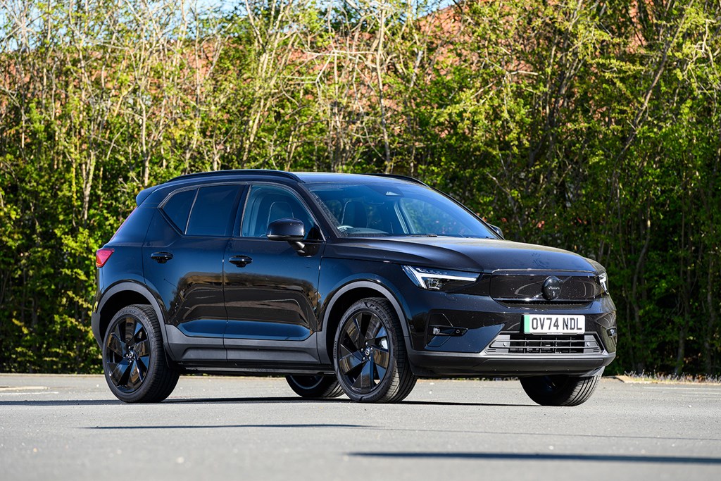 Volvo EX40 Review 2025: The perfect starter electric SUV | Parkers