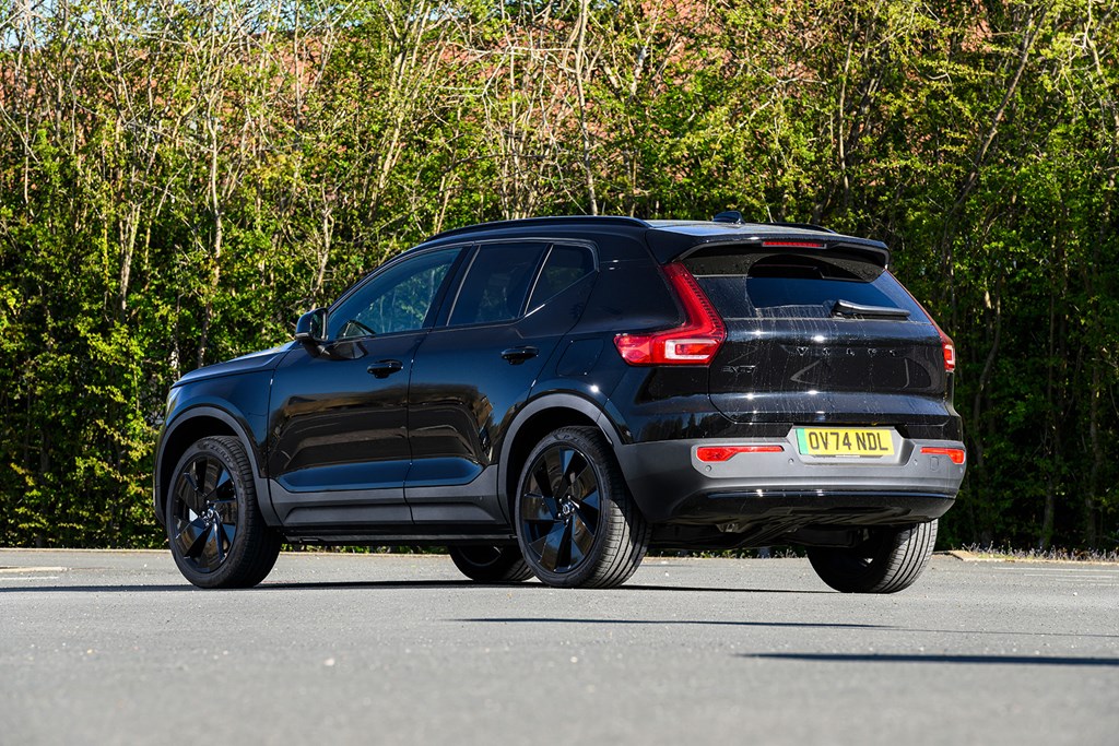 Volvo EX40 Review 2025: The perfect starter electric SUV | Parkers