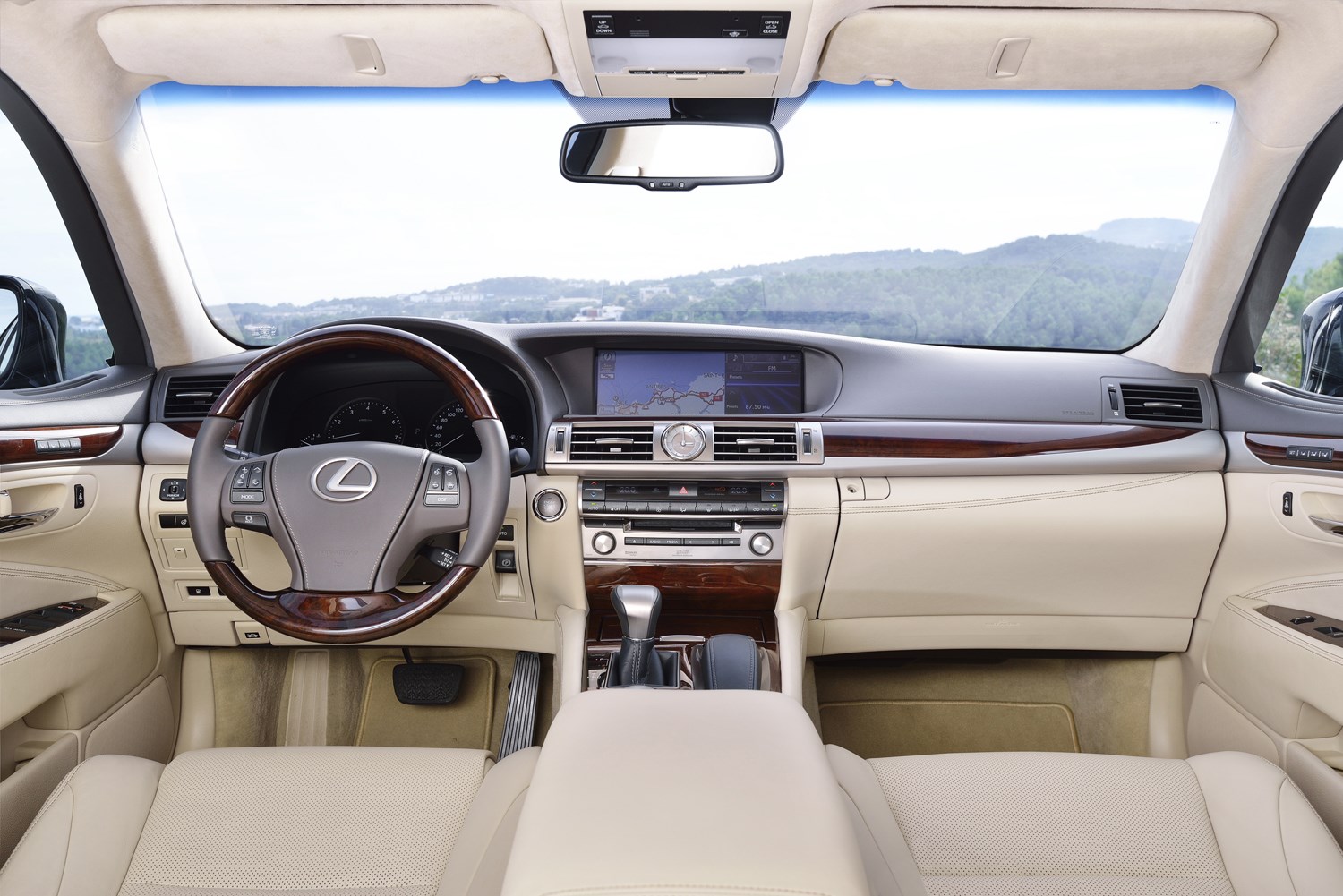 Used Lexus LS Saloon (2007 - 2017) interior