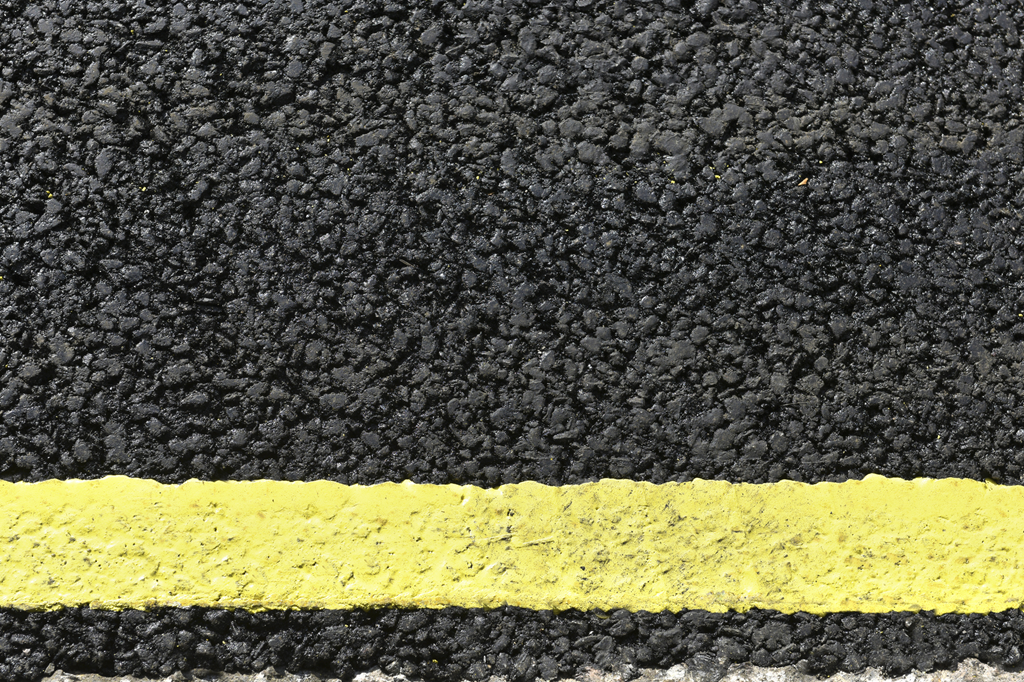 Can you park on a single yellow line?