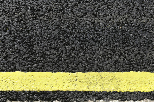 Can you park on a single yellow line?