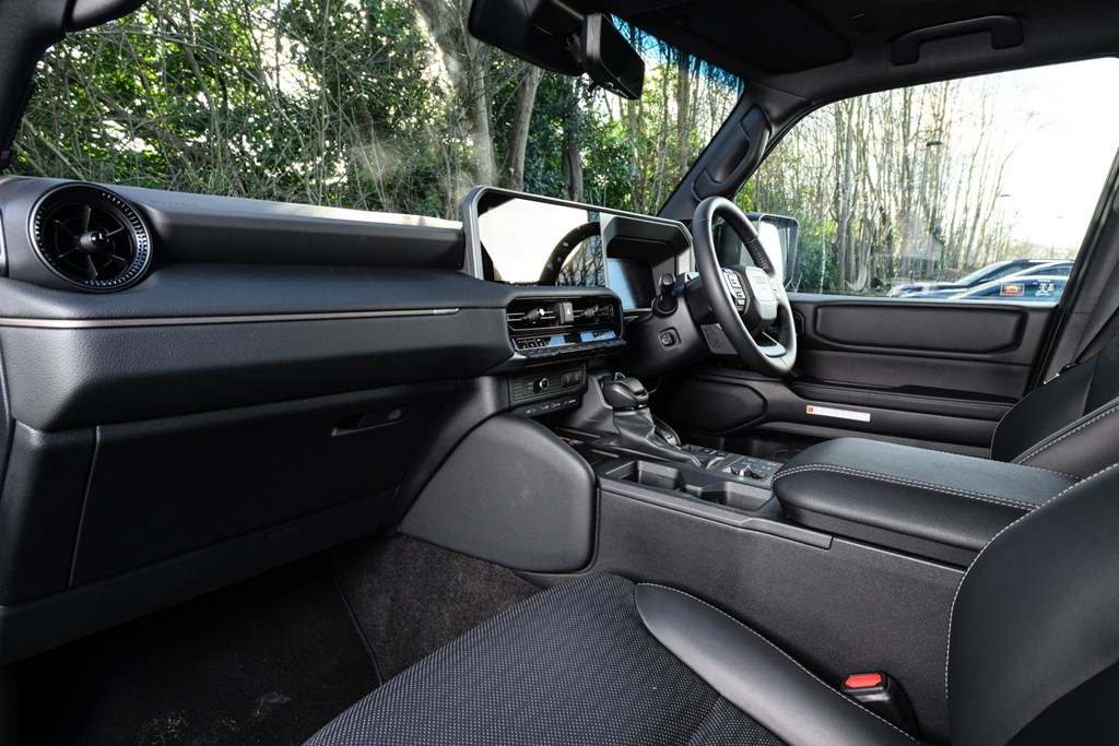 Toyota Land Cruiser (2025) interior