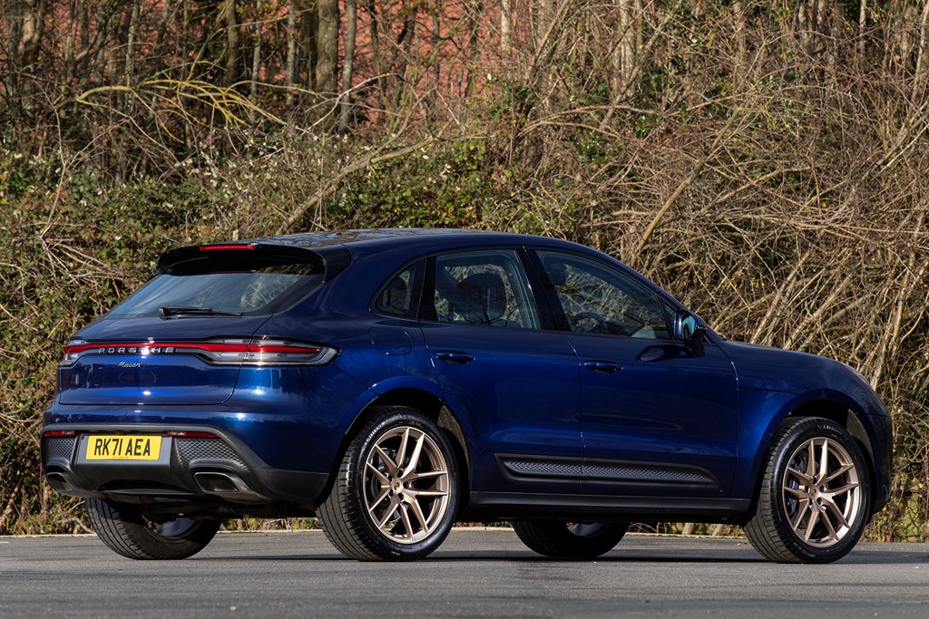 Porsche Macan 4x4 (2025) boot space & practicality