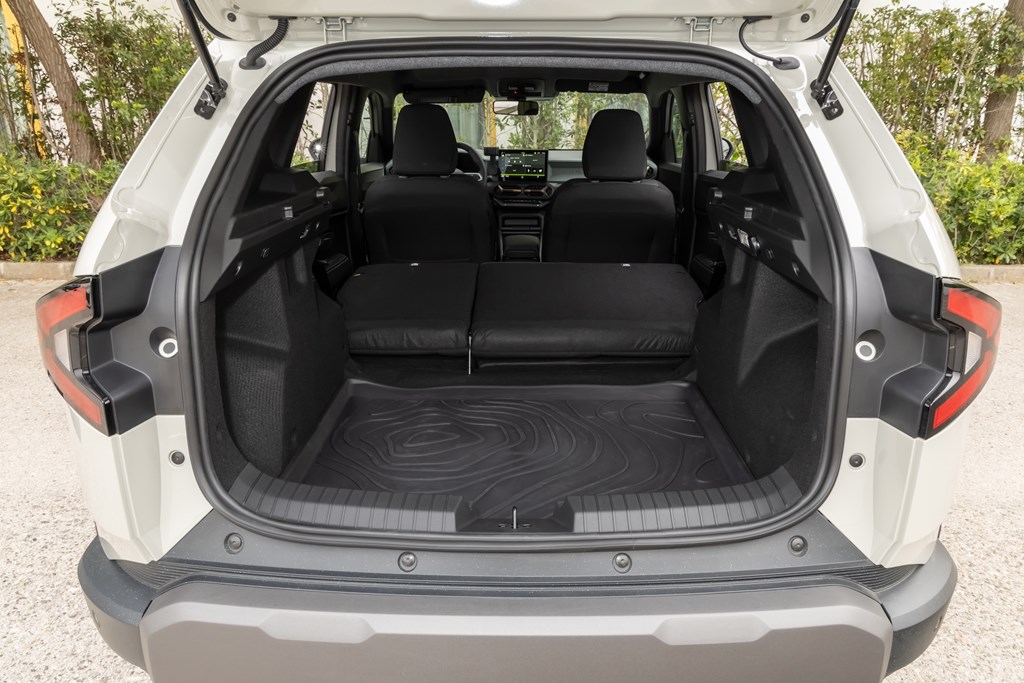 Dacia Duster (2024) boot space & practicality