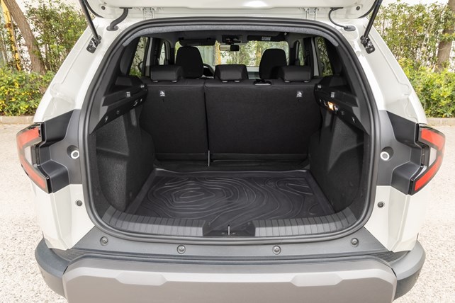 Dacia Duster (2024) boot space & practicality