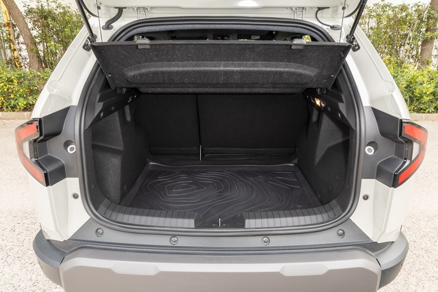 Dacia Duster (2024) boot space & practicality