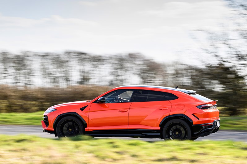 Lamborghini Urus (2025) engines & performance