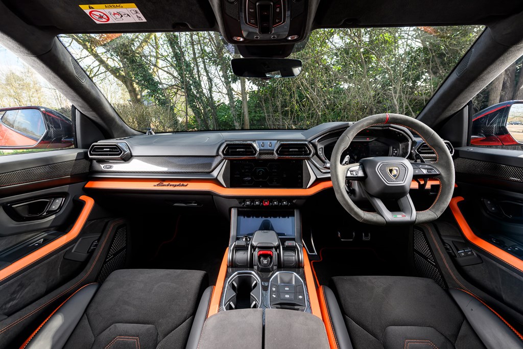 Lamborghini Urus (2025) interior