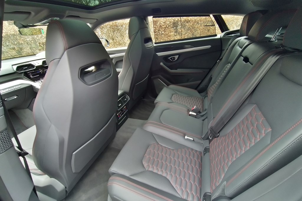 Lamborghini Urus (2025) interior