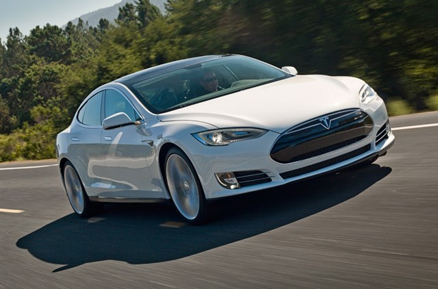 Tesla Model S (2026) boot space & practicality