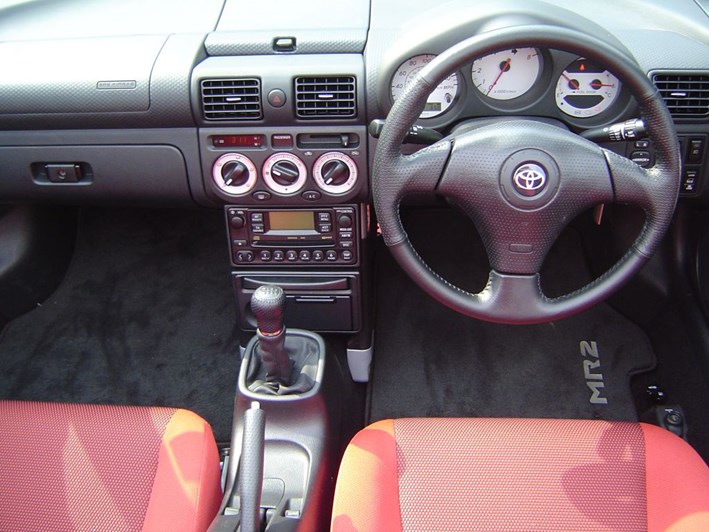 Used Toyota MR2 Roadster (2000 - 2006) interior