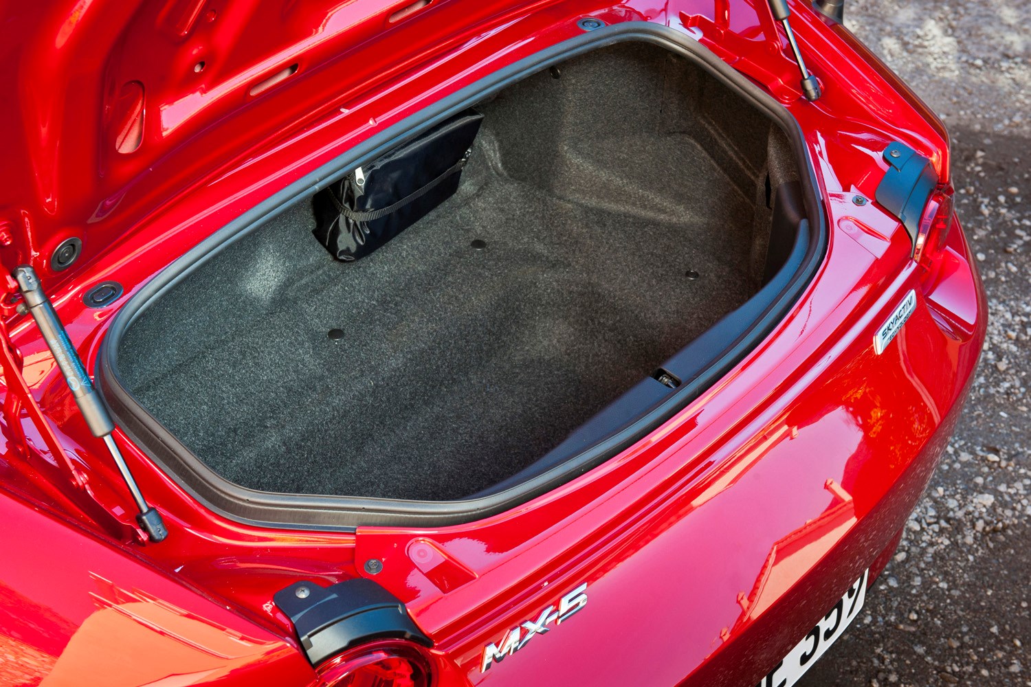 Mazda MX-5 (2025) boot space & practicality