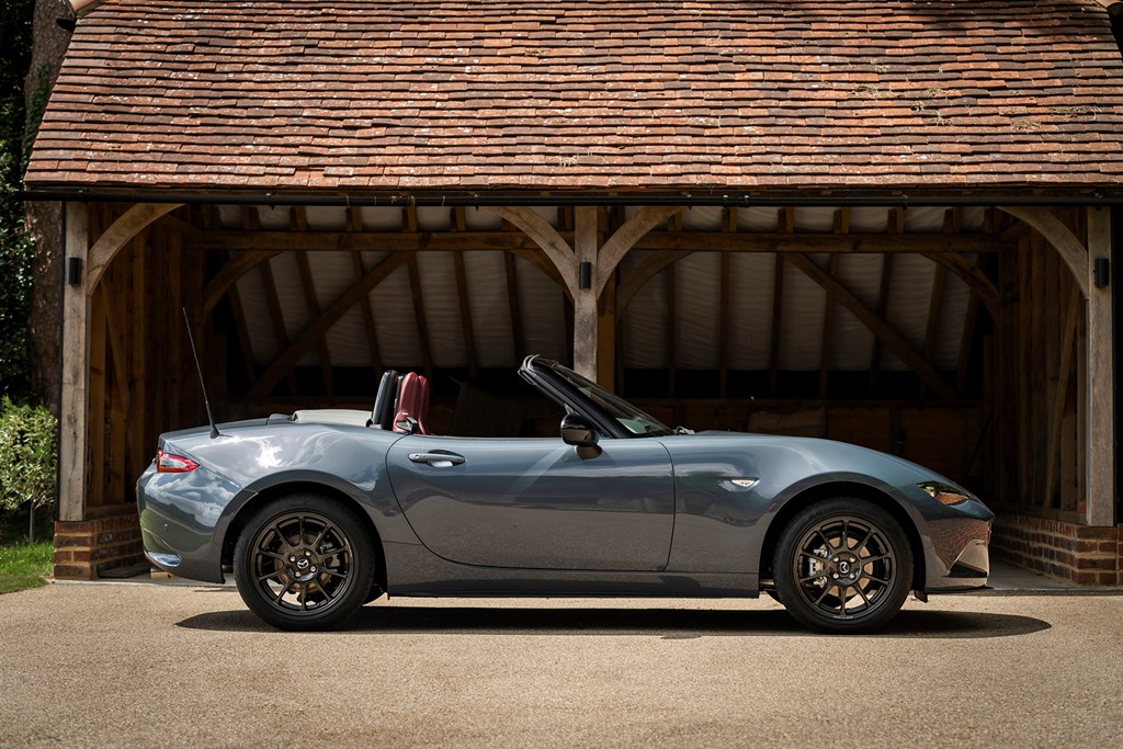 Mazda MX-5 (2026) interior