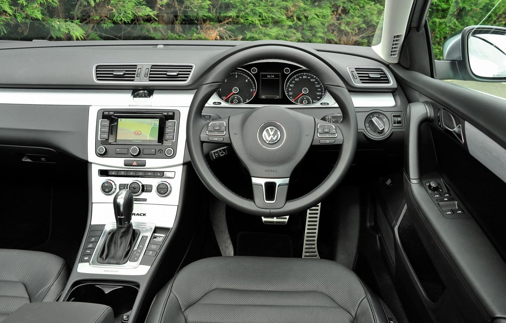 Used Volkswagen Passat Alltrack (2012 - 2014) interior