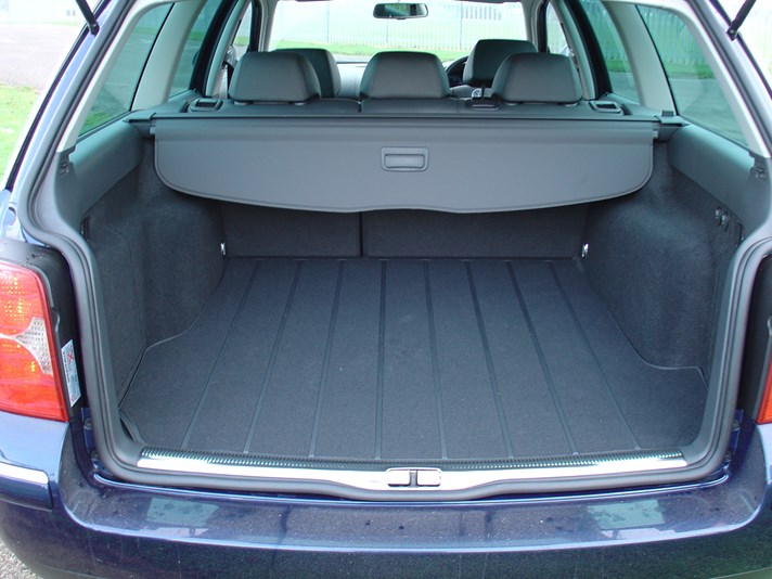Used Volkswagen Passat Estate (2000 - 2005) boot space & practicality