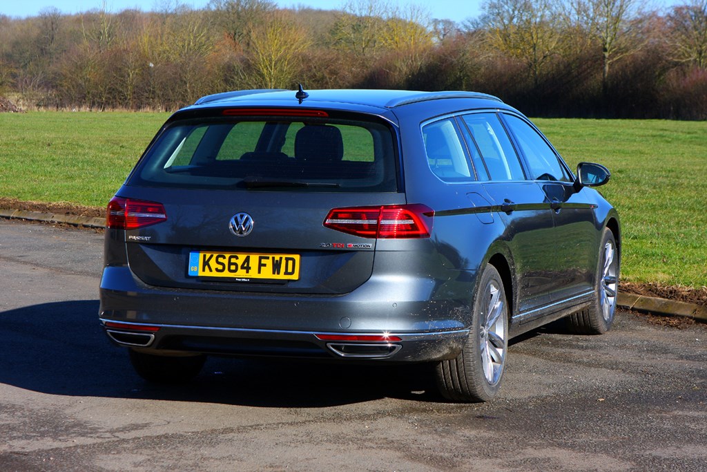 Volkswagen Passat Review (2023)