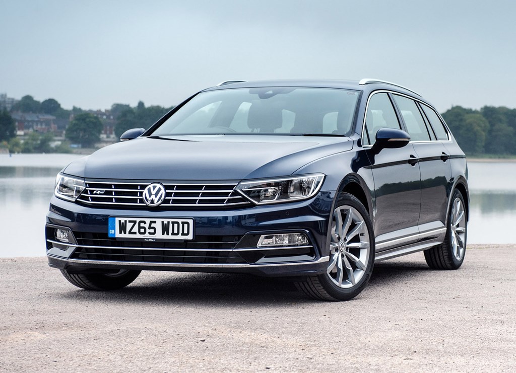 Volkswagen Passat (2023) boot space & practicality | Parkers