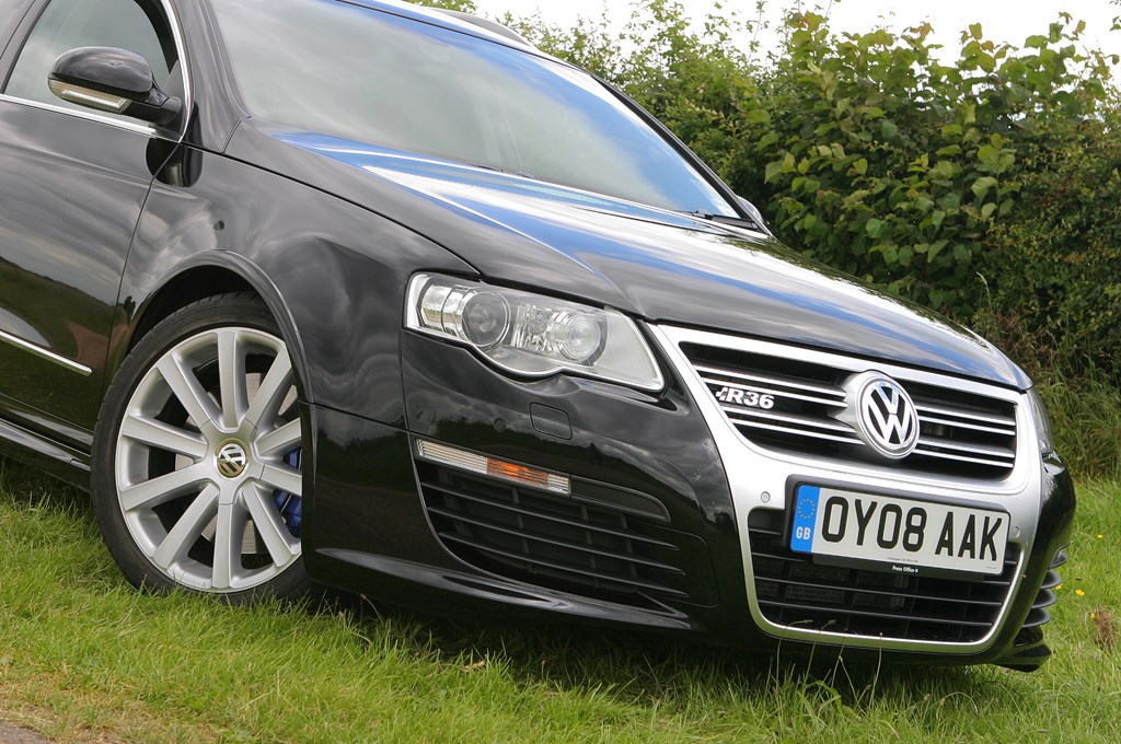 Used Volkswagen Passat R36 (2008 - 2010) interior