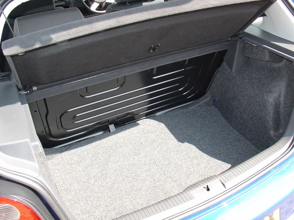 Used Volkswagen Polo Dune (2004 - 2008) boot space & practicality