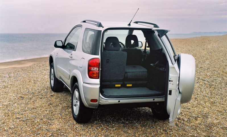 Used Toyota RAV4 Estate (2000 - 2005) boot space & practicality