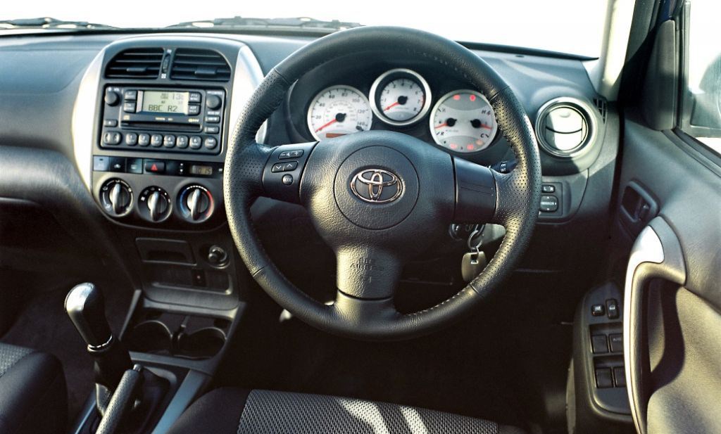 Used Toyota RAV4 Estate (2000 - 2005) Review