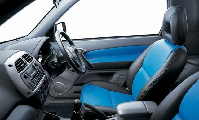 Used Toyota RAV4 Estate (2000 - 2005) interior