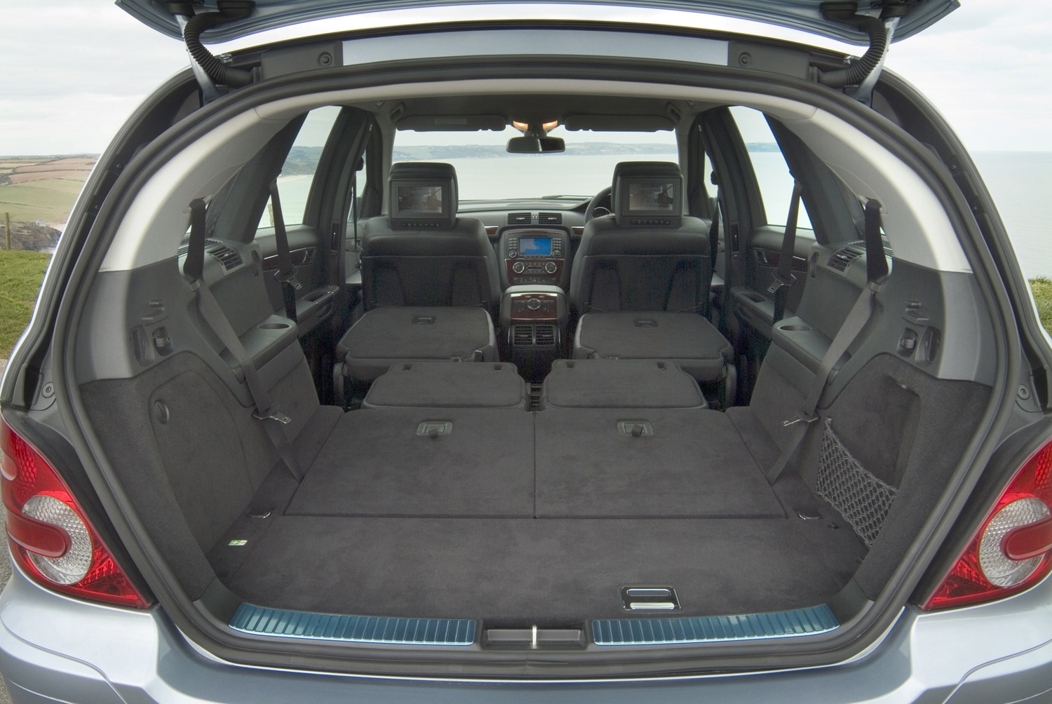 Used Mercedes-Benz R-Class Estate (2006 - 2012) boot space & practicality