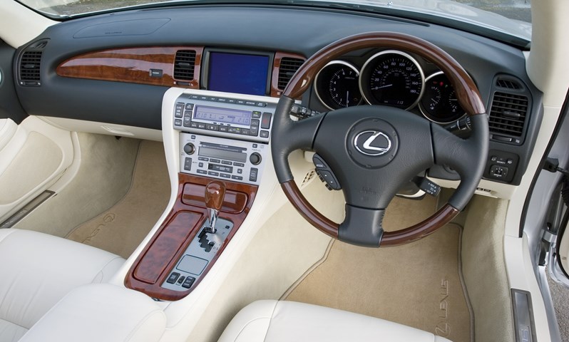 Used Lexus SC Roadster (2001 - 2009) interior