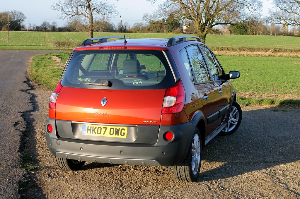 Used Renault Scenic Estate (2003 - 2009) boot space & practicality