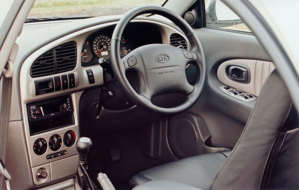 Used Kia Shuma II Hatchback (2002 - 2004) interior