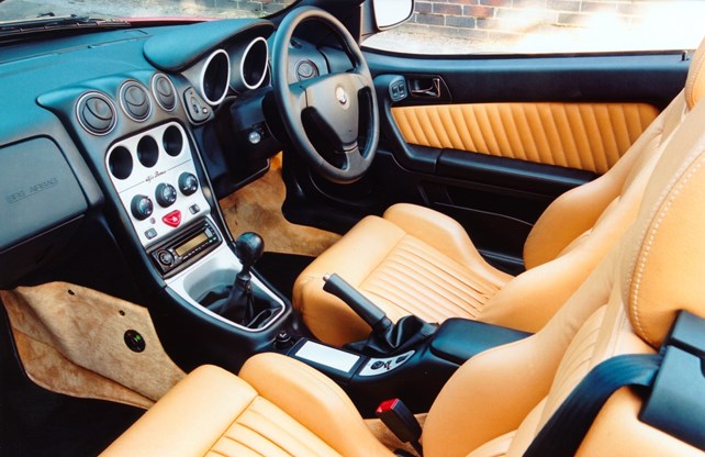 Used Alfa Romeo Spider Convertible (1996 - 2004) interior