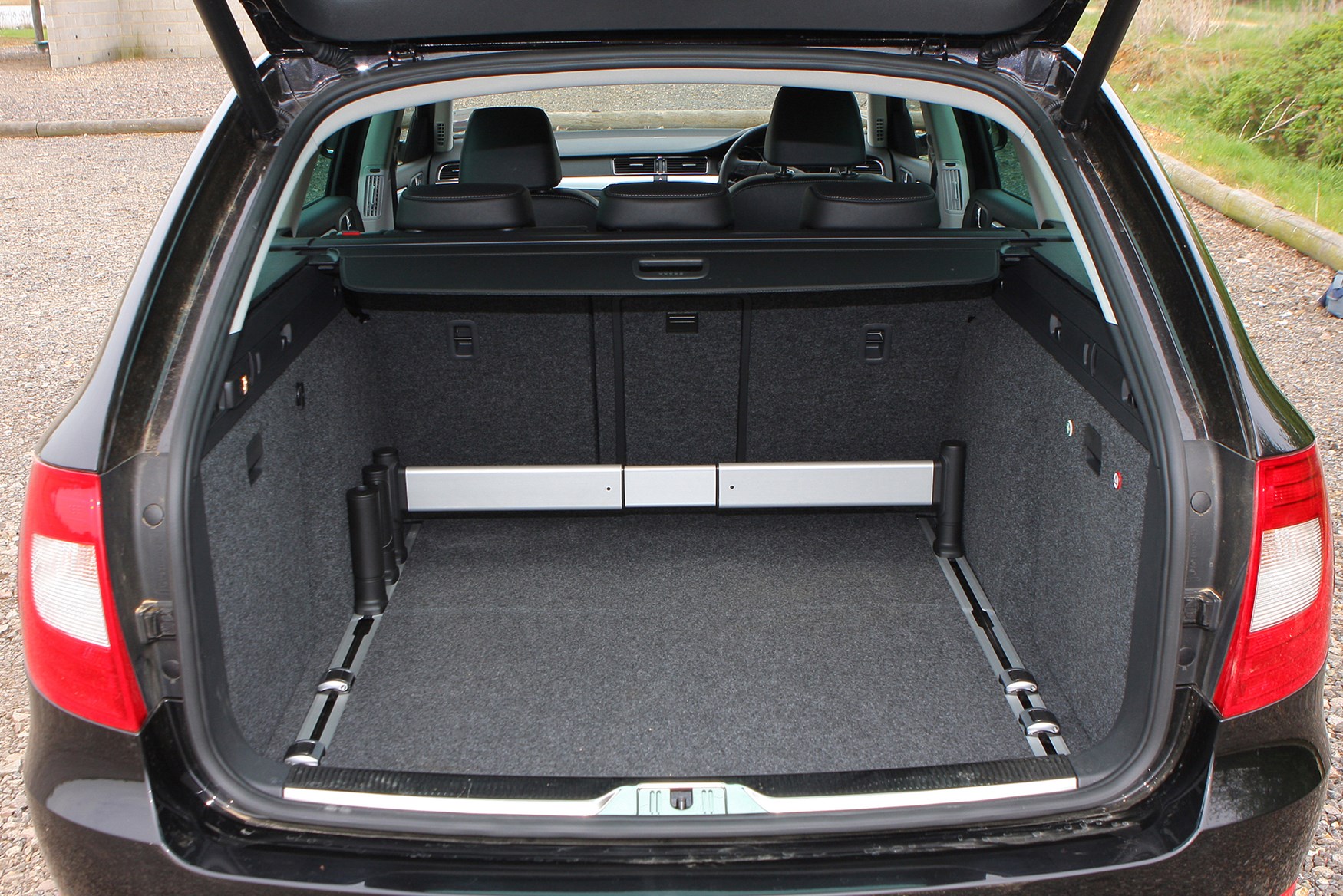 Used Skoda Superb Estate (2010 - 2015) boot space & practicality