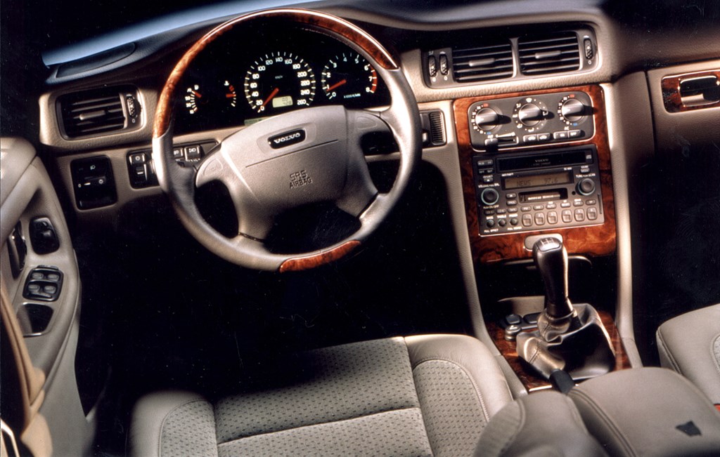 Used Volvo V70 Estate (1996 - 2001) interior | Parkers