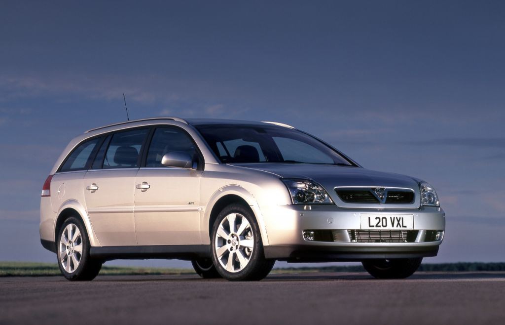 Used Vauxhall Vectra Estate (2003 - 2005) boot space & practicality