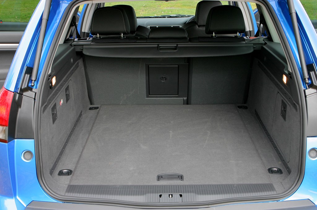 Used Vauxhall Vectra Estate (2005 - 2008) boot space & practicality
