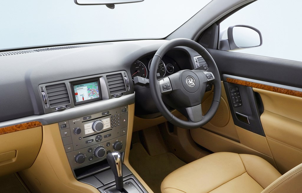 Used Vauxhall Vectra Estate (2005 - 2008) boot space & practicality