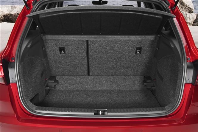 SEAT Arona (2025) boot space & practicality