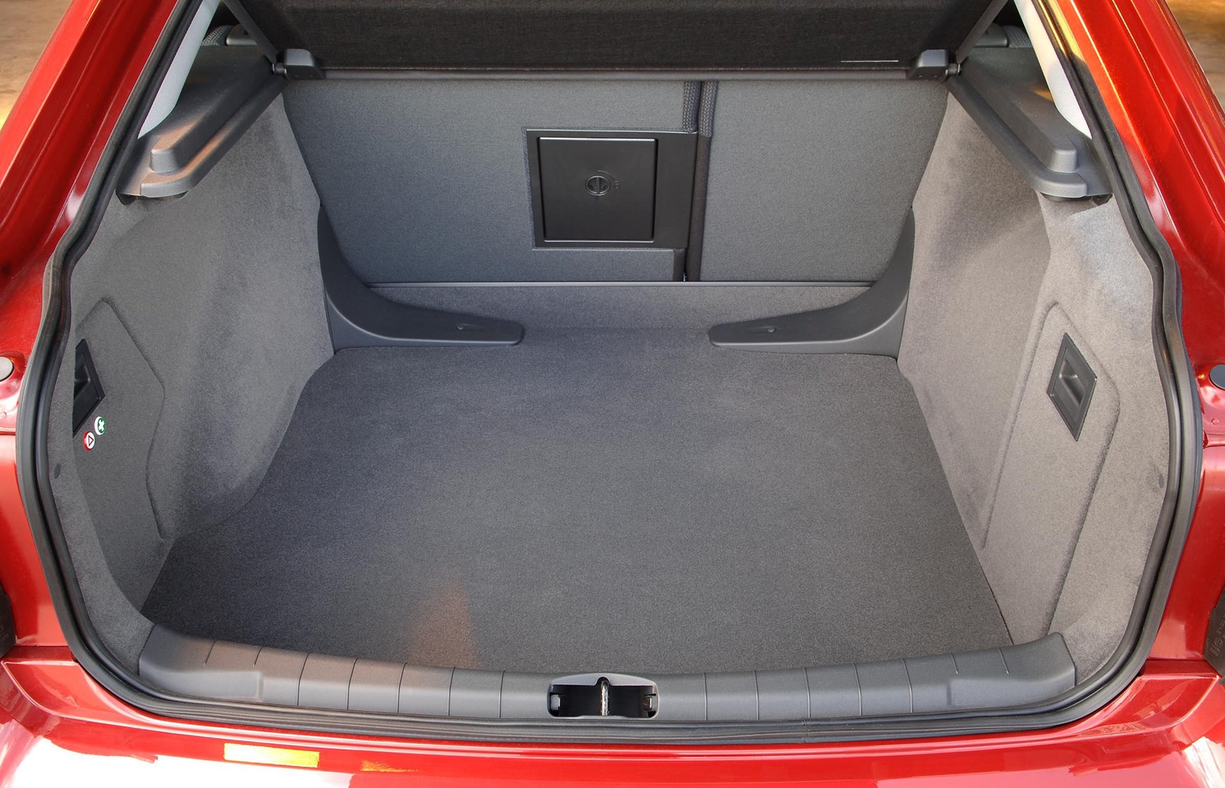 Used Vauxhall Vectra Hatchback (2005 - 2008) boot space & practicality