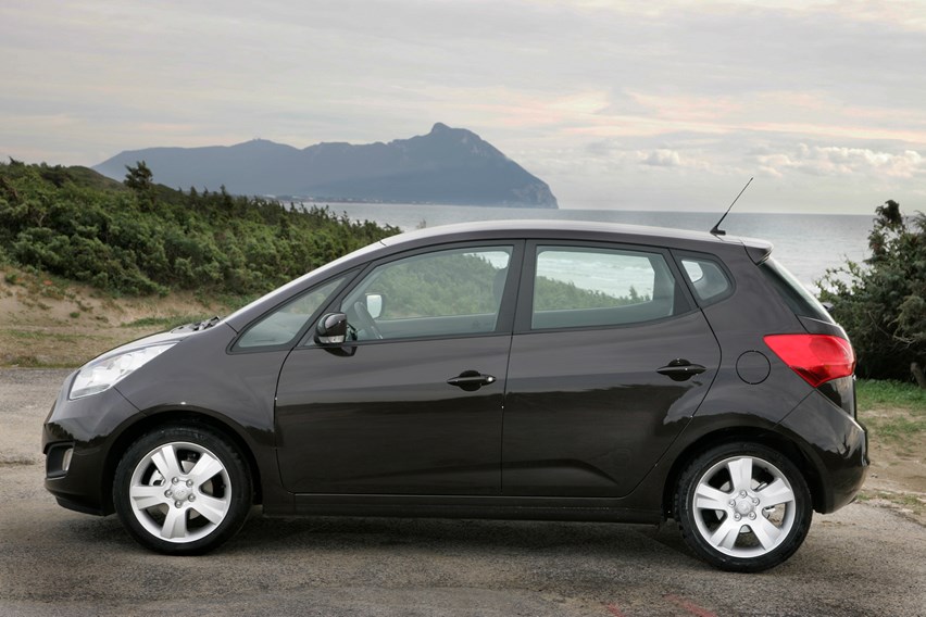 Used Kia Venga Estate (2010 - 2019) boot space & practicality