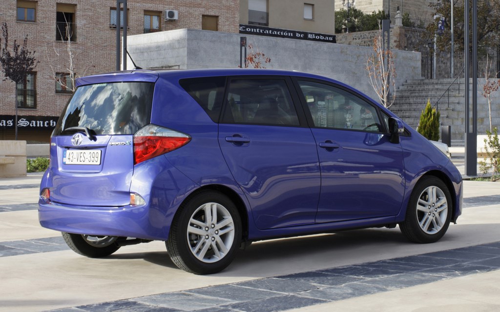 Used Toyota Verso S (2011 - 2013) boot space & practicality