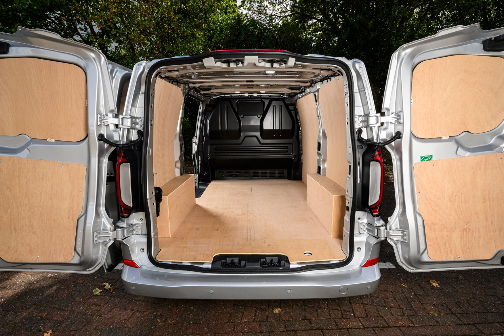 Volkswagen Transporter van dimensions, capacity, payload, volume, towing