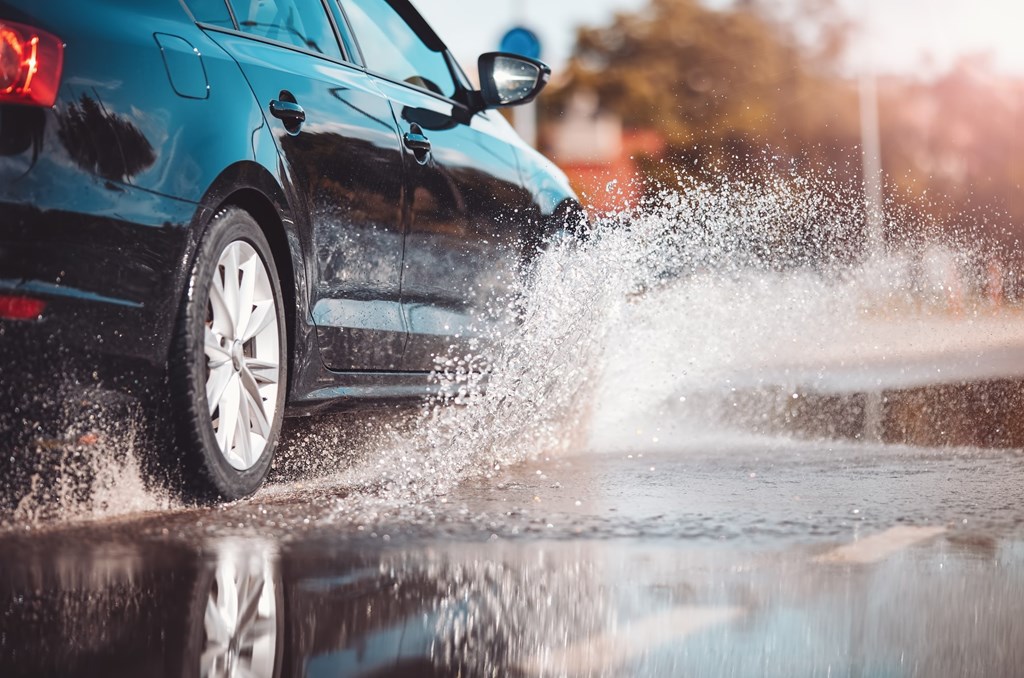 6 top tips for staying safe while driving in heavy rain