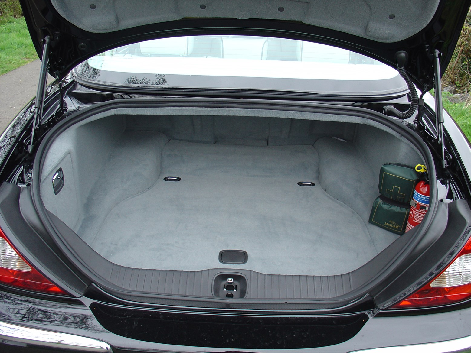 Used Jaguar XJ Saloon (2003 - 2009) boot space & practicality