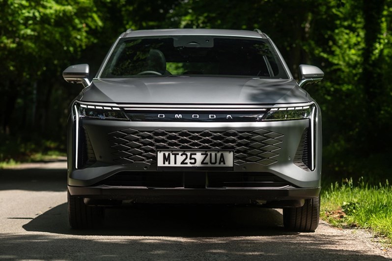 Omoda 9 Review: High-tech Hybrid SUV with Luxury Ambitions