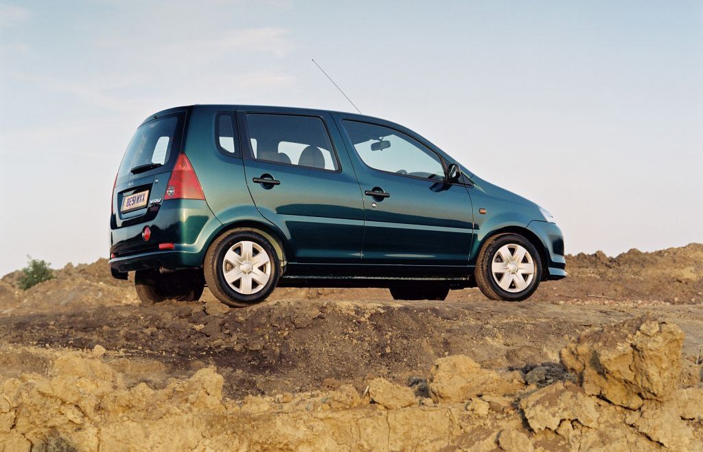Used Daihatsu YRV Hatchback (2001 - 2004) Review