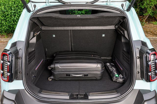 Renault 4 E-Tech (2026) boot space & practicality