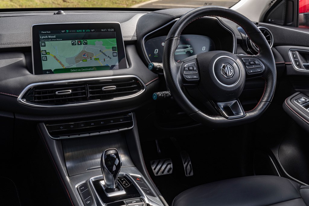 MG HS (2023) interior | Parkers