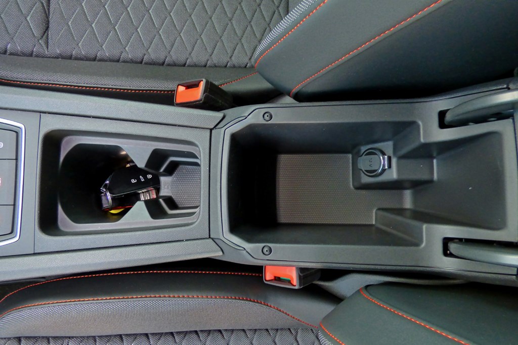 SEAT Leon (2025) boot space & practicality