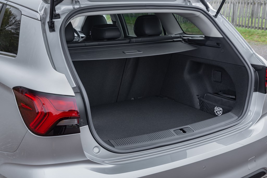 MG MG5 EV (2024) boot space & practicality